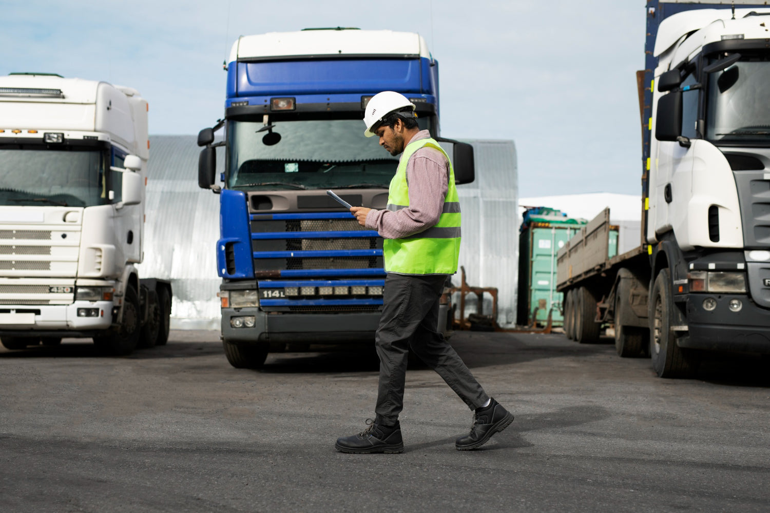 7 Best Commercial GPS Tracking Devices for 2026 – Logistimatics